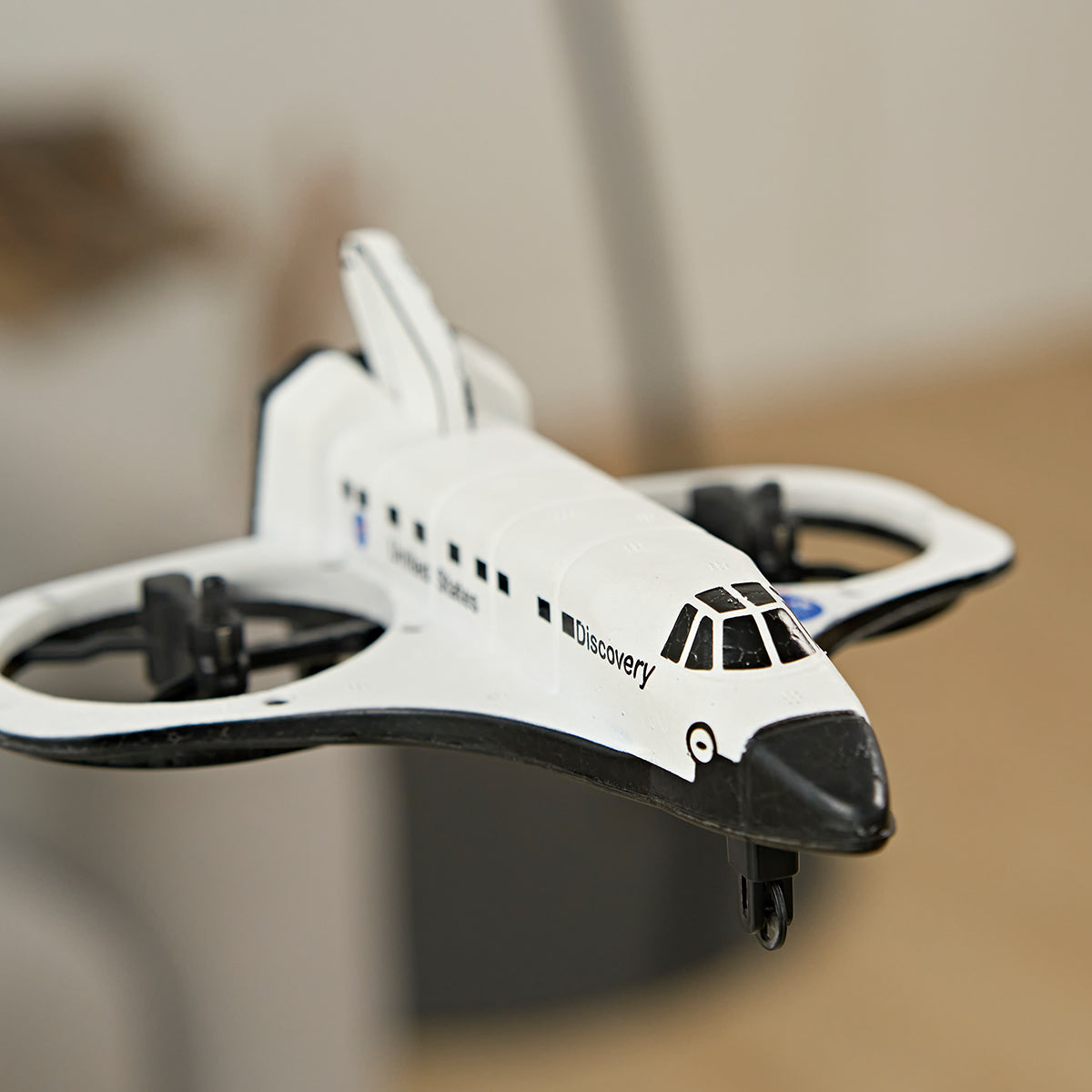 Smithsonian RC Space Shuttle Discovery Drone – Sharper Image