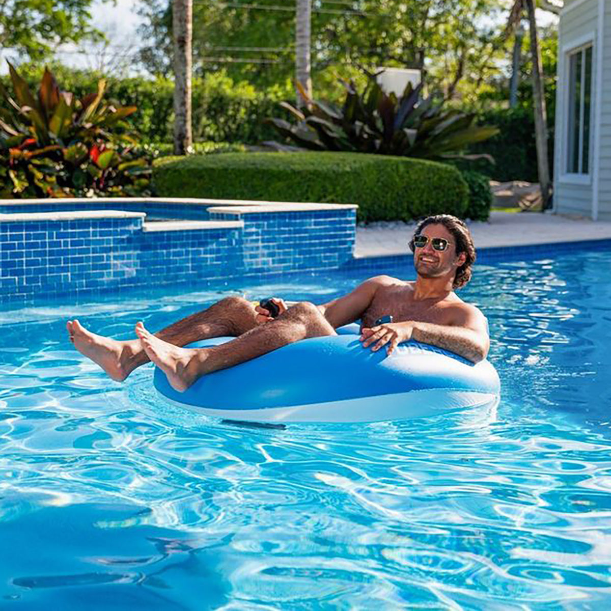 Motorized Tube Float – Sharper Image