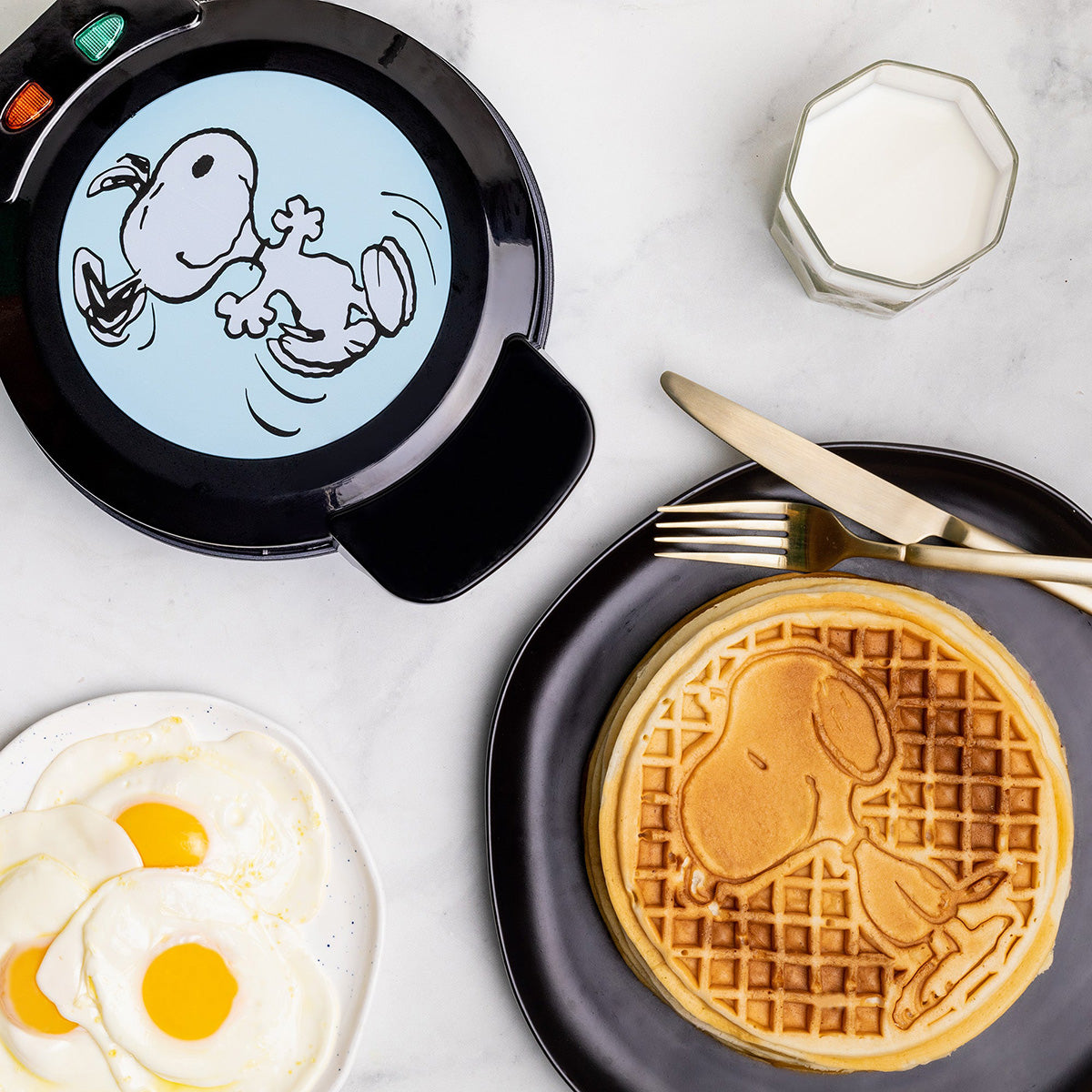 Peanuts Snoopy round Waffle Maker – Sharper Image